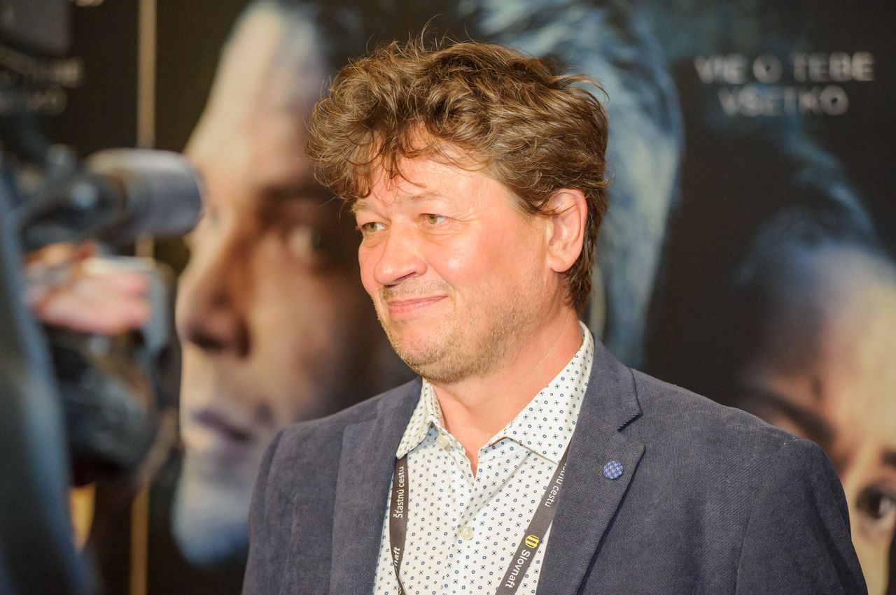 Hitmaker Karel Janák premieres new thriller: We surround ourselves with ...